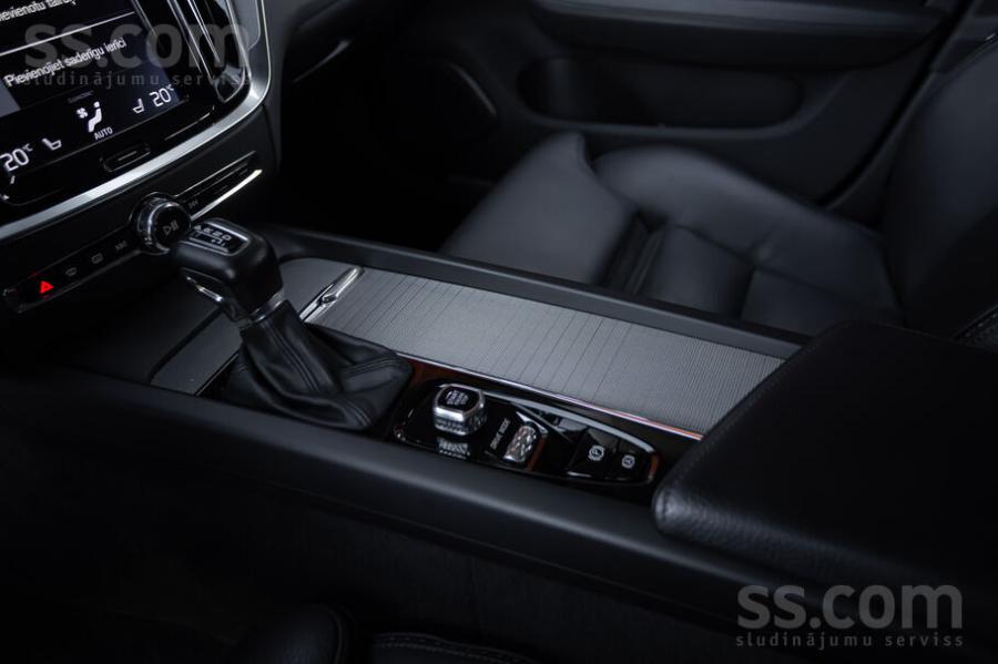Zaļš Volvo V60 2019 Jelgava, ar dzinēja tilpumu 2.00 L un nobraukumu 0 tūkst. km par 18950 €, foto 19 vietnē AUTOMOTO.COM.LV
