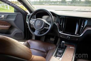 Zaļš Volvo V60 2020 Rīga, ar dzinēja tilpumu 2.00 L un nobraukumu 190 tūkst. km par 19500 €, foto 9 vietnē AUTOMOTO.COM.LV