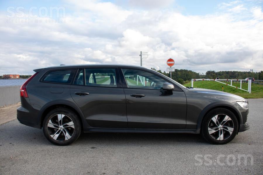 Zaļš Volvo V60 2020 Rīga, ar dzinēja tilpumu 2.00 L un nobraukumu 190 tūkst. km par 19500 €, foto 11 vietnē AUTOMOTO.COM.LV