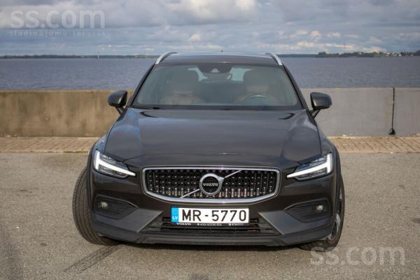 Zaļš Volvo V60 2020 Rīga, ar dzinēja tilpumu 2.00 L un nobraukumu 190 tūkst. km par 19500 €, foto 3 vietnē AUTOMOTO.COM.LV