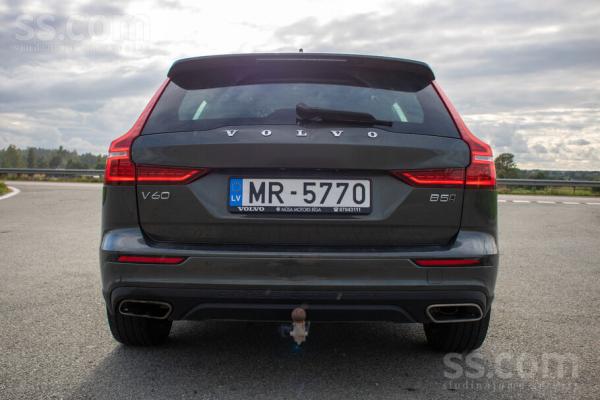 Zaļš Volvo V60 2020 Rīga, ar dzinēja tilpumu 2.00 L un nobraukumu 190 tūkst. km par 19500 €, foto 4 vietnē AUTOMOTO.COM.LV