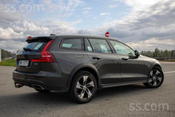 Zaļš Volvo V60 2020 Rīga, ar dzinēja tilpumu 2.00 L un nobraukumu 190 tūkst. km par 19500 €, foto 5 vietnē AUTOMOTO.COM.LV