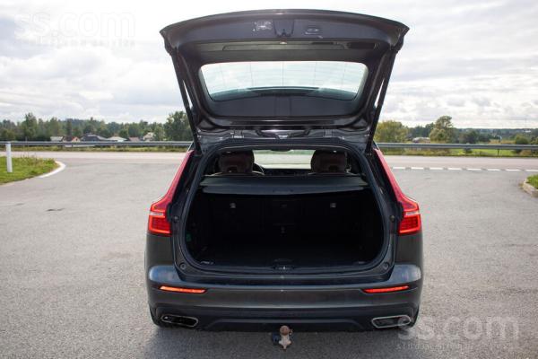 Zaļš Volvo V60 2020 Rīga, ar dzinēja tilpumu 2.00 L un nobraukumu 190 tūkst. km par 19500 €, foto 6 vietnē AUTOMOTO.COM.LV