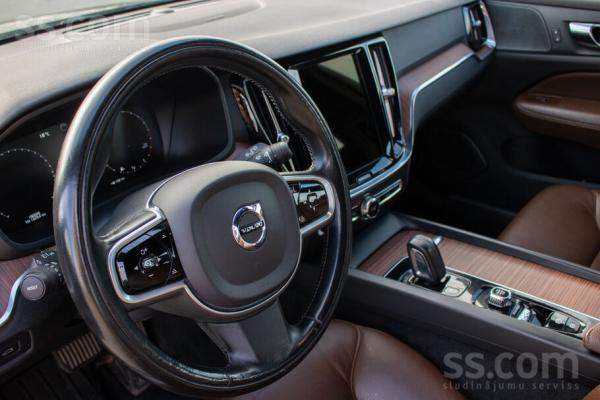 Zaļš Volvo V60 2020 Rīga, ar dzinēja tilpumu 2.00 L un nobraukumu 190 tūkst. km par 19500 €, foto 8 vietnē AUTOMOTO.COM.LV