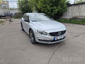 Pelēks Volvo V60 2015 Rīga, ar dzinēja tilpumu 2.40 L un nobraukumu 225 tūkst. km par 10990 €, foto 3 vietnē AUTOMOTO.COM.LV