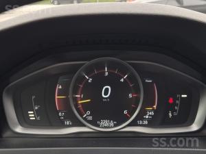 Pelēks Volvo V60 2015 Rīga, ar dzinēja tilpumu 2.40 L un nobraukumu 225 tūkst. km par 10990 €, foto 14 vietnē AUTOMOTO.COM.LV