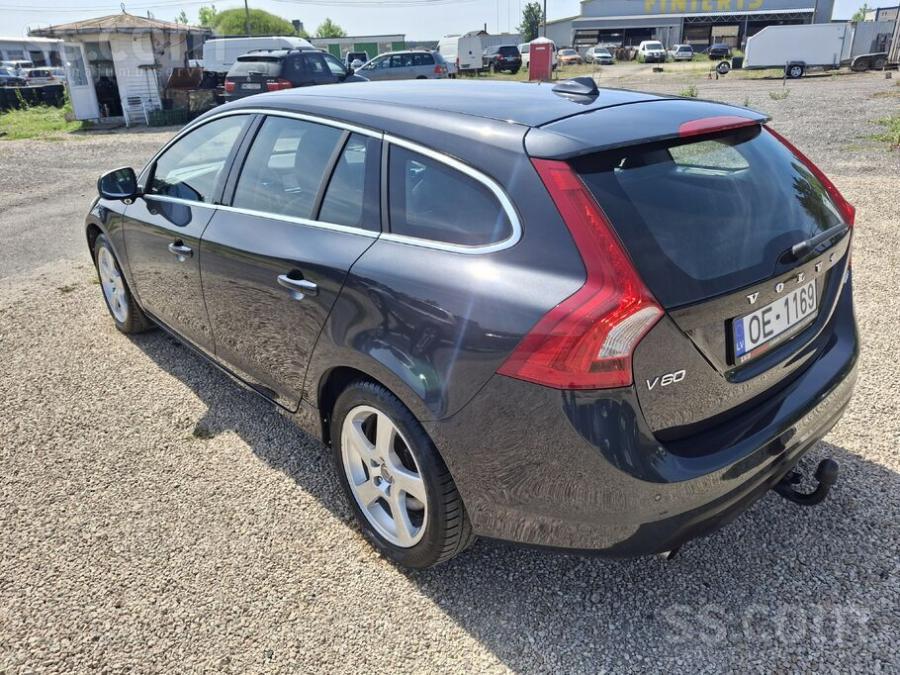 Pelēks Volvo V60 2011 Rīga, ar dzinēja tilpumu 2.00 L un nobraukumu 229 tūkst. km par 5950 €, foto 3 vietnē AUTOMOTO.COM.LV