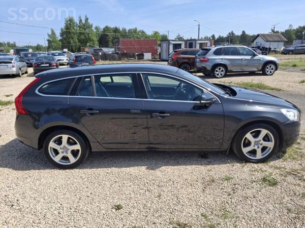 Grey Volvo V60 2011 in Riga, with an engine capacity of 2.00 L and mileage of 229 thousand km for 6995 €, photo 5 on AUTOMOTO.COM.LV