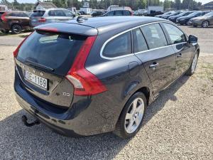 Pelēks Volvo V60 2011 Rīga, ar dzinēja tilpumu 2.00 L un nobraukumu 229 tūkst. km par 5950 €, foto 6 vietnē AUTOMOTO.COM.LV