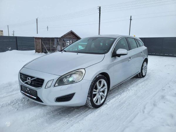 Pelēks Volvo V60 2011 Viļņa, ar dzinēja tilpumu 2.40 L un nobraukumu 287 tūkst. km par 5650 €, foto 3 vietnē AUTOMOTO.COM.LV