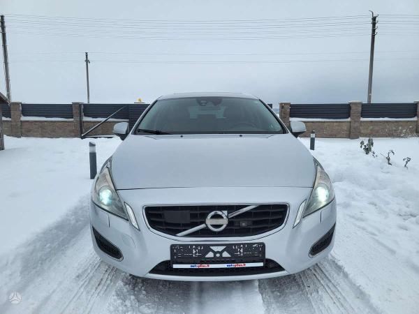 Pelēks Volvo V60 2011 Viļņa, ar dzinēja tilpumu 2.40 L un nobraukumu 287 tūkst. km par 5650 €, foto 5 vietnē AUTOMOTO.COM.LV