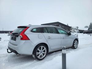 Pelēks Volvo V60 2011 Viļņa, ar dzinēja tilpumu 2.40 L un nobraukumu 287 tūkst. km par 5650 €, foto 6 vietnē AUTOMOTO.COM.LV