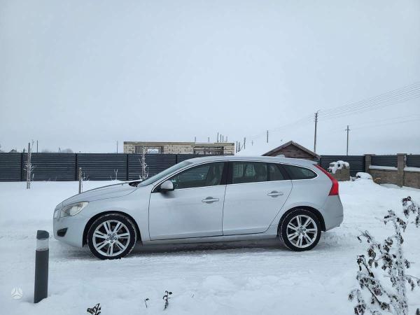 Pelēks Volvo V60 2011 Viļņa, ar dzinēja tilpumu 2.40 L un nobraukumu 287 tūkst. km par 5650 €, foto 7 vietnē AUTOMOTO.COM.LV