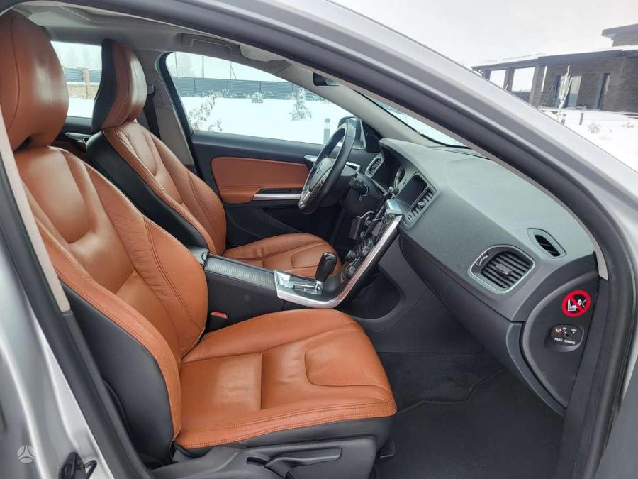 Pelēks Volvo V60 2011 Viļņa, ar dzinēja tilpumu 2.40 L un nobraukumu 287 tūkst. km par 5650 €, foto 11 vietnē AUTOMOTO.COM.LV