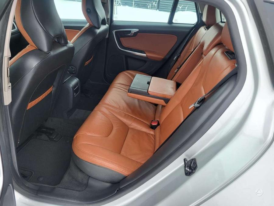 Pelēks Volvo V60 2011 Viļņa, ar dzinēja tilpumu 2.40 L un nobraukumu 287 tūkst. km par 5650 €, foto 13 vietnē AUTOMOTO.COM.LV
