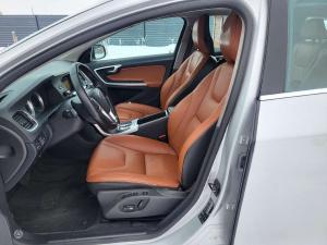 Pelēks Volvo V60 2011 Viļņa, ar dzinēja tilpumu 2.40 L un nobraukumu 287 tūkst. km par 5650 €, foto 15 vietnē AUTOMOTO.COM.LV