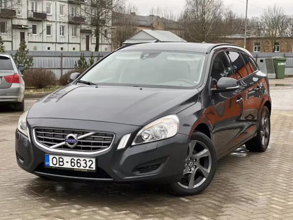 Pelēks Volvo V60 2011 Jēkabpils, ar dzinēja tilpumu 1.60 L un nobraukumu 291 tūkst. km par 6100 €, foto 1 vietnē AUTOMOTO.COM.LV