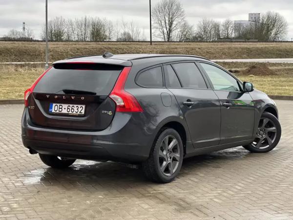 Pelēks Volvo V60 2011 Jēkabpils, ar dzinēja tilpumu 1.60 L un nobraukumu 291 tūkst. km par 6100 €, foto 2 vietnē AUTOMOTO.COM.LV
