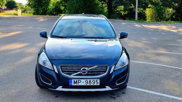 Grey Volvo V60 2011 in Cesis, with an engine capacity of 1.60 L and mileage of 319 thousand km for 3900 €, photo 2 on AUTOMOTO.COM.LV