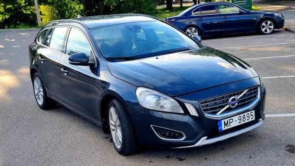 Grey Volvo V60 2011 in Cesis, with an engine capacity of 1.60 L and mileage of 319 thousand km for 3900 €, photo 3 on AUTOMOTO.COM.LV