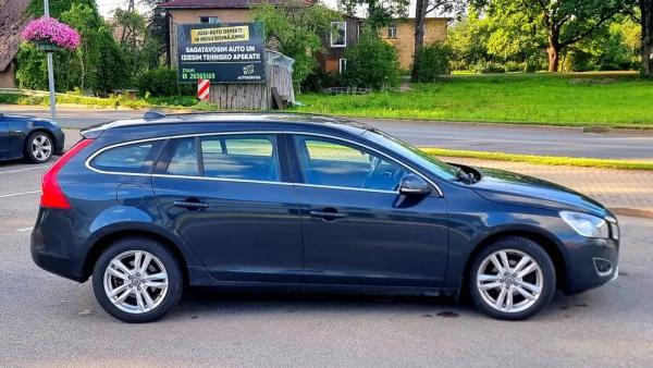Grey Volvo V60 2011 in Cesis, with an engine capacity of 1.60 L and mileage of 319 thousand km for 3900 €, photo 4 on AUTOMOTO.COM.LV