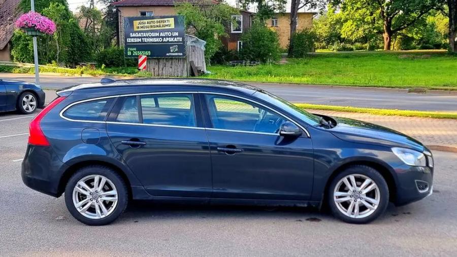 Grey Volvo V60 2011 in Cesis, with an engine capacity of 1.60 L and mileage of 319 thousand km for 3900 €, photo 5 on AUTOMOTO.COM.LV
