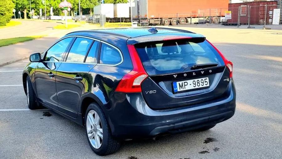 Grey Volvo V60 2011 in Cesis, with an engine capacity of 1.60 L and mileage of 319 thousand km for 3900 €, photo 8 on AUTOMOTO.COM.LV
