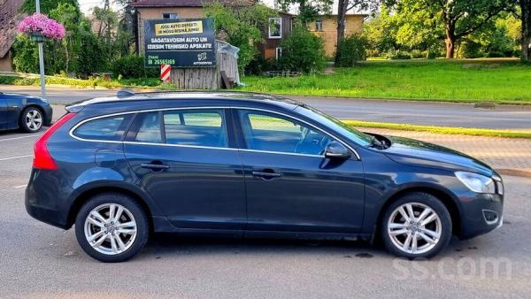 Grey Volvo V60 2011 in Cesis, with an engine capacity of 1.60 L and mileage of 319 thousand km for 3900 €, photo 4 on AUTOMOTO.COM.LV