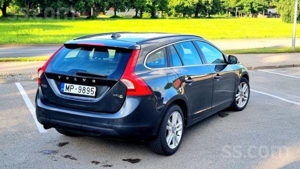 Grey Volvo V60 2011 in Cesis, with an engine capacity of 1.60 L and mileage of 319 thousand km for 3900 €, photo 5 on AUTOMOTO.COM.LV