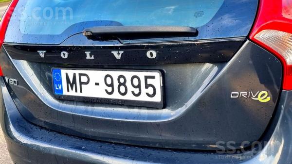 Grey Volvo V60 2011 in Cesis, with an engine capacity of 1.60 L and mileage of 319 thousand km for 3900 €, photo 6 on AUTOMOTO.COM.LV