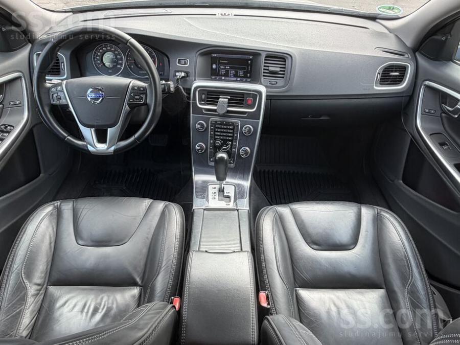 Grey Volvo V60 2011 in Riga, with an engine capacity of 2.00 L and mileage of 261 thousand km for 6350 €, photo 29 on AUTOMOTO.COM.LV