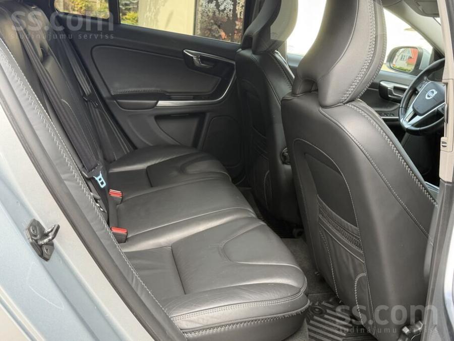 Grey Volvo V60 2011 in Riga, with an engine capacity of 2.00 L and mileage of 261 thousand km for 6350 €, photo 31 on AUTOMOTO.COM.LV