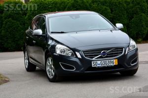 Pelēks Volvo V60 2012 Rīga, ar dzinēja tilpumu 2.00 L un nobraukumu 306 tūkst. km par 5450 €, foto 1 vietnē AUTOMOTO.COM.LV
