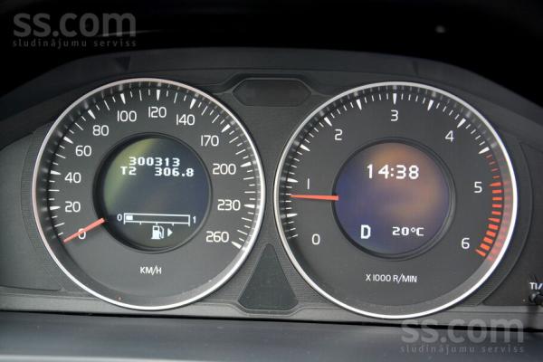Pelēks Volvo V60 2012 Rīga, ar dzinēja tilpumu 2.00 L un nobraukumu 306 tūkst. km par 5450 €, foto 3 vietnē AUTOMOTO.COM.LV