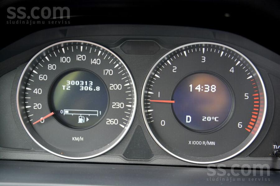 Pelēks Volvo V60 2012 Rīga, ar dzinēja tilpumu 2.00 L un nobraukumu 306 tūkst. km par 5450 €, foto 4 vietnē AUTOMOTO.COM.LV