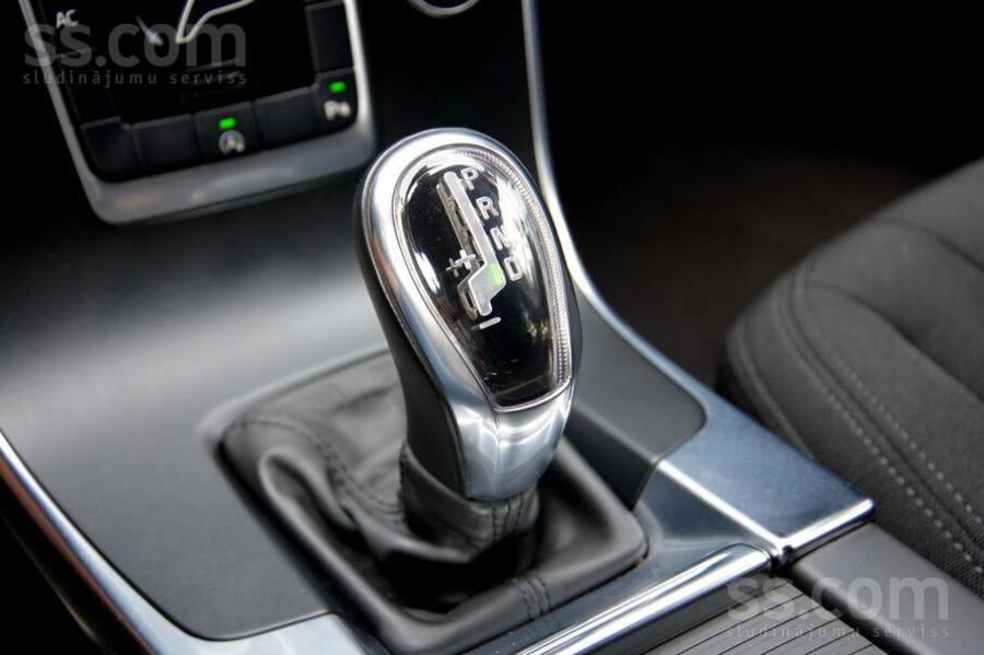 Pelēks Volvo V60 2012 Rīga, ar dzinēja tilpumu 2.00 L un nobraukumu 306 tūkst. km par 5450 €, foto 7 vietnē AUTOMOTO.COM.LV