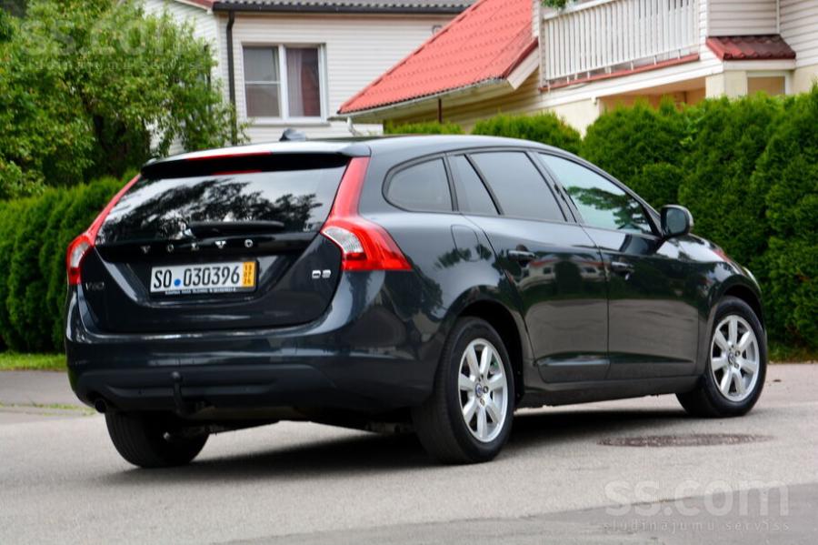 Pelēks Volvo V60 2012 Rīga, ar dzinēja tilpumu 2.00 L un nobraukumu 306 tūkst. km par 5450 €, foto 12 vietnē AUTOMOTO.COM.LV