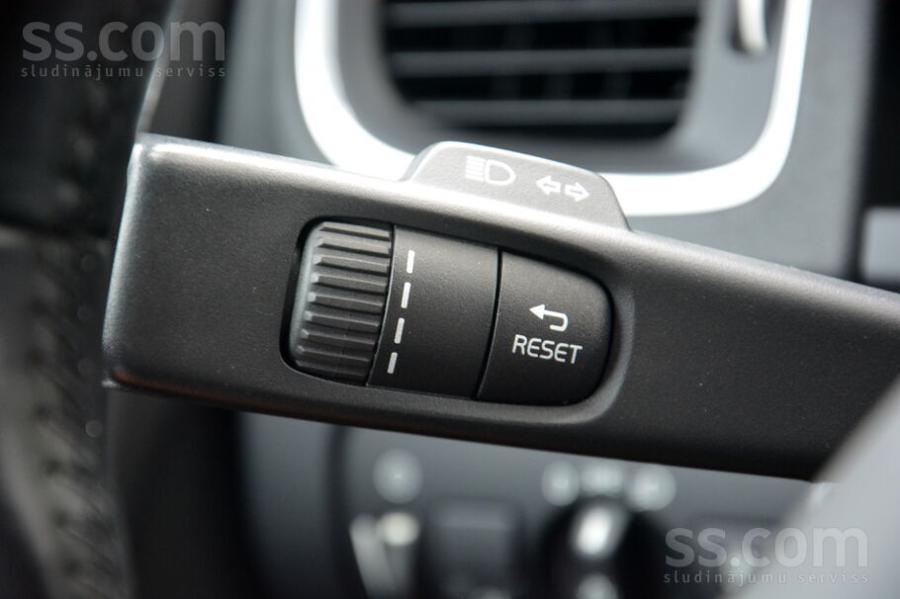 Pelēks Volvo V60 2012 Rīga, ar dzinēja tilpumu 2.00 L un nobraukumu 306 tūkst. km par 5450 €, foto 13 vietnē AUTOMOTO.COM.LV