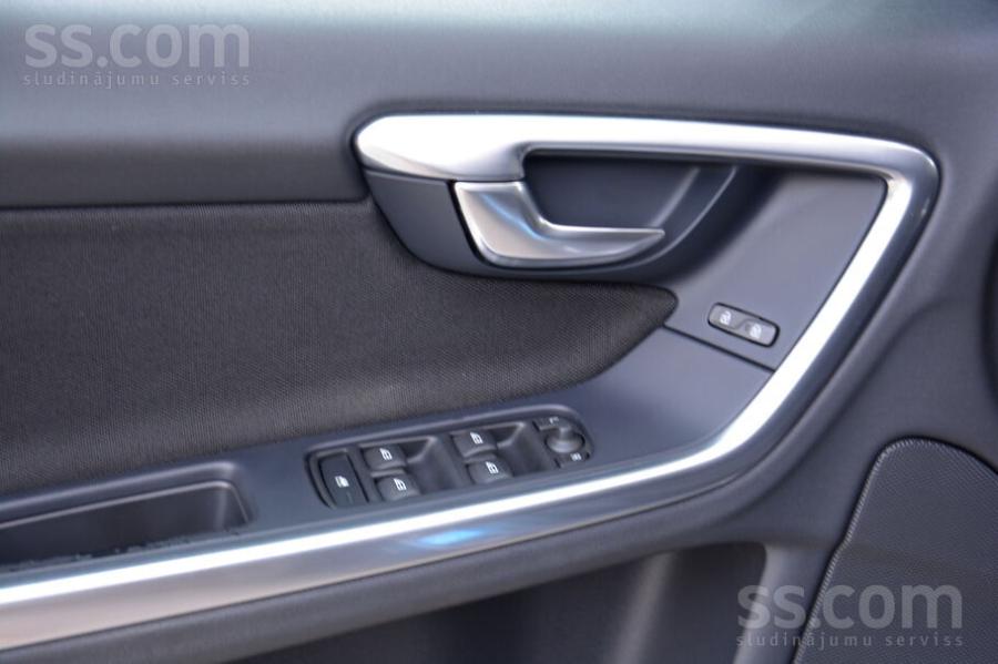 Pelēks Volvo V60 2012 Rīga, ar dzinēja tilpumu 2.00 L un nobraukumu 306 tūkst. km par 5450 €, foto 17 vietnē AUTOMOTO.COM.LV