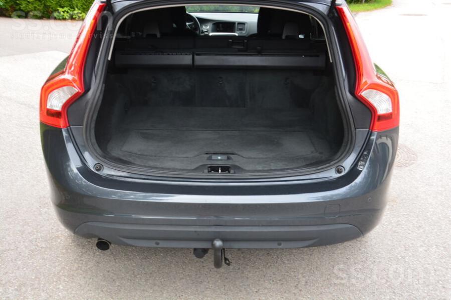 Pelēks Volvo V60 2012 Rīga, ar dzinēja tilpumu 2.00 L un nobraukumu 306 tūkst. km par 5450 €, foto 19 vietnē AUTOMOTO.COM.LV