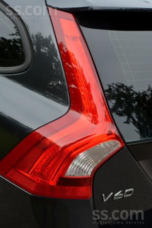 Pelēks Volvo V60 2012 Rīga, ar dzinēja tilpumu 2.00 L un nobraukumu 306 tūkst. km par 5450 €, foto 22 vietnē AUTOMOTO.COM.LV
