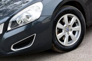Pelēks Volvo V60 2012 Rīga, ar dzinēja tilpumu 2.00 L un nobraukumu 306 tūkst. km par 5450 €, foto 26 vietnē AUTOMOTO.COM.LV