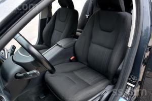Pelēks Volvo V60 2012 Rīga, ar dzinēja tilpumu 2.00 L un nobraukumu 306 tūkst. km par 5450 €, foto 35 vietnē AUTOMOTO.COM.LV