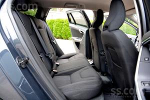 Pelēks Volvo V60 2012 Rīga, ar dzinēja tilpumu 2.00 L un nobraukumu 306 tūkst. km par 5450 €, foto 36 vietnē AUTOMOTO.COM.LV