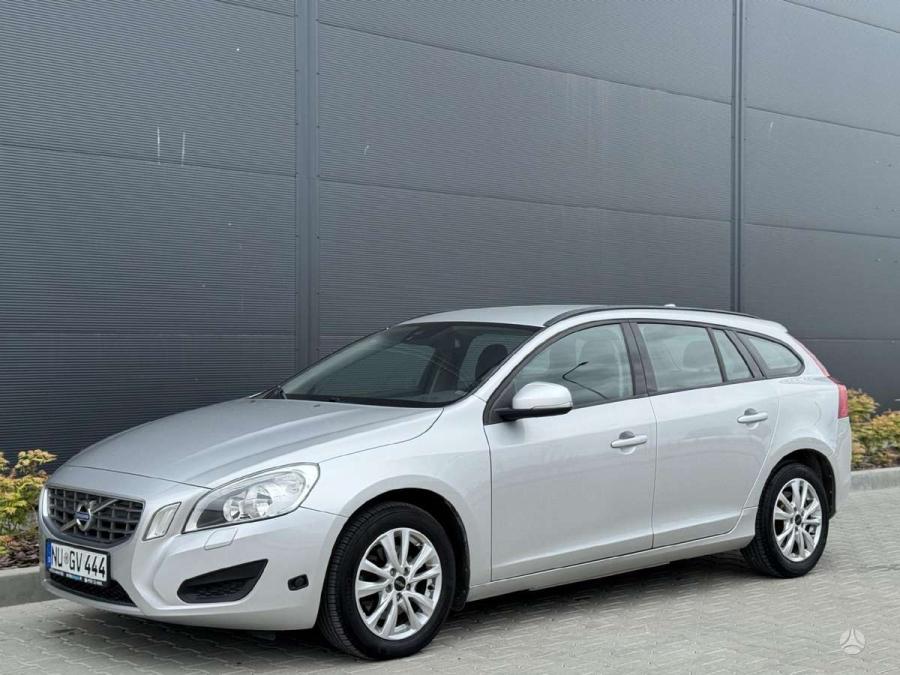 Grey Volvo V60 2013 in Vilnius, with an engine capacity of 1.59 L and mileage of 191 thousand km for 4950 €, photo 1 on AUTOMOTO.COM.LV