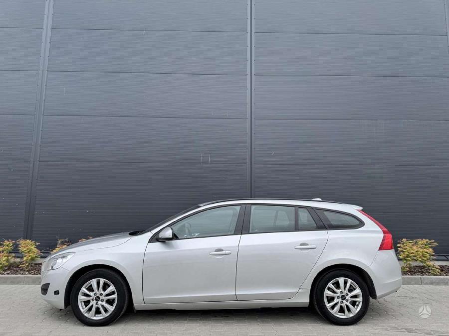 Grey Volvo V60 2013 in Vilnius, with an engine capacity of 1.59 L and mileage of 191 thousand km for 4950 €, photo 5 on AUTOMOTO.COM.LV