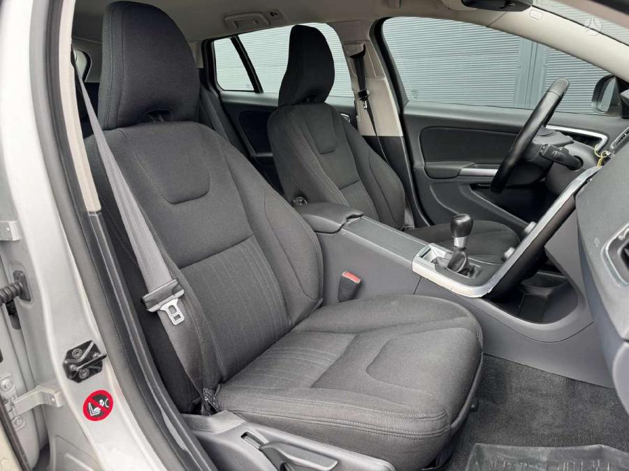 Grey Volvo V60 2013 in Vilnius, with an engine capacity of 1.59 L and mileage of 191 thousand km for 4950 €, photo 10 on AUTOMOTO.COM.LV