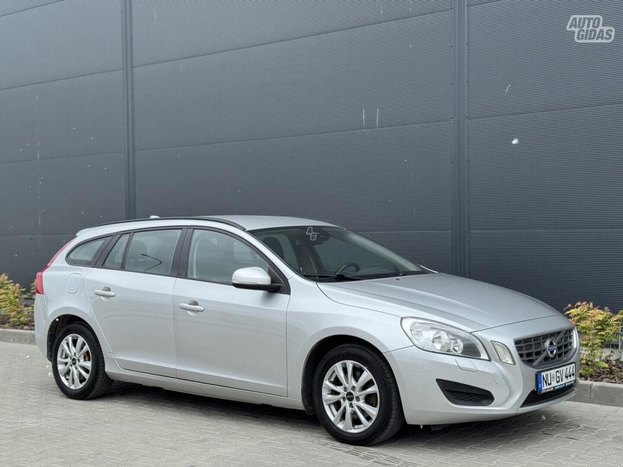 Pelēks Volvo V60 2013 Viļņa, ar dzinēja tilpumu 1.60 L un nobraukumu 191 tūkst. km par 4950 €, foto 2 vietnē AUTOMOTO.COM.LV