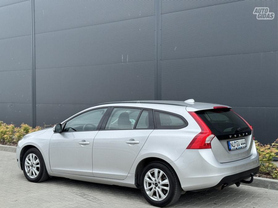 Pelēks Volvo V60 2013 Viļņa, ar dzinēja tilpumu 1.60 L un nobraukumu 191 tūkst. km par 4950 €, foto 3 vietnē AUTOMOTO.COM.LV