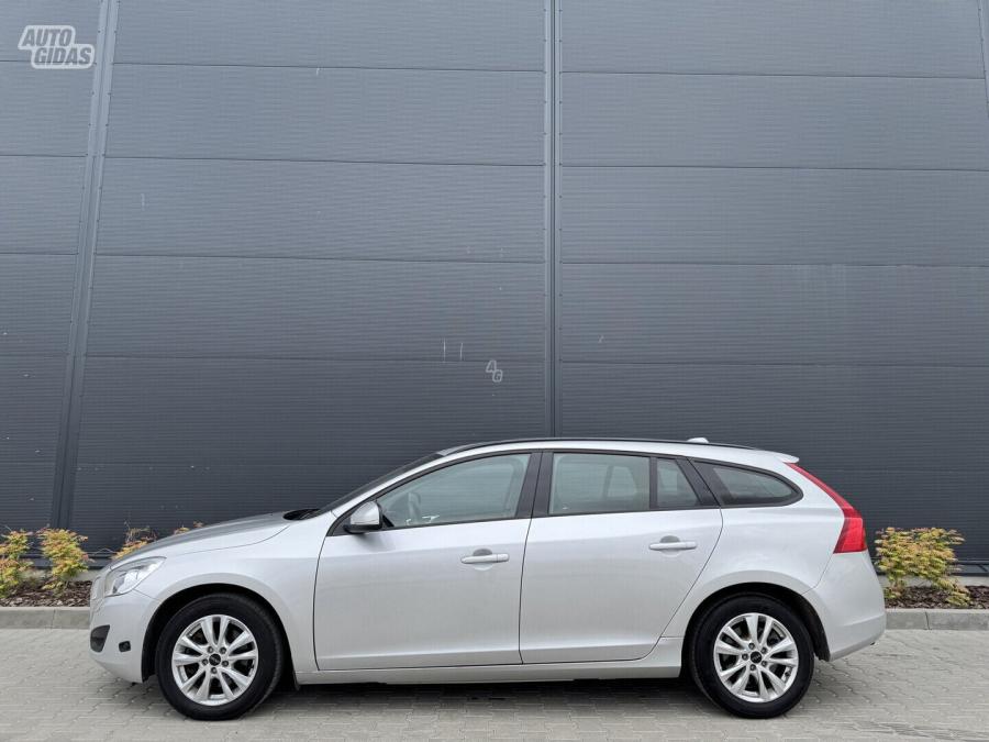 Pelēks Volvo V60 2013 Viļņa, ar dzinēja tilpumu 1.60 L un nobraukumu 191 tūkst. km par 4950 €, foto 5 vietnē AUTOMOTO.COM.LV
